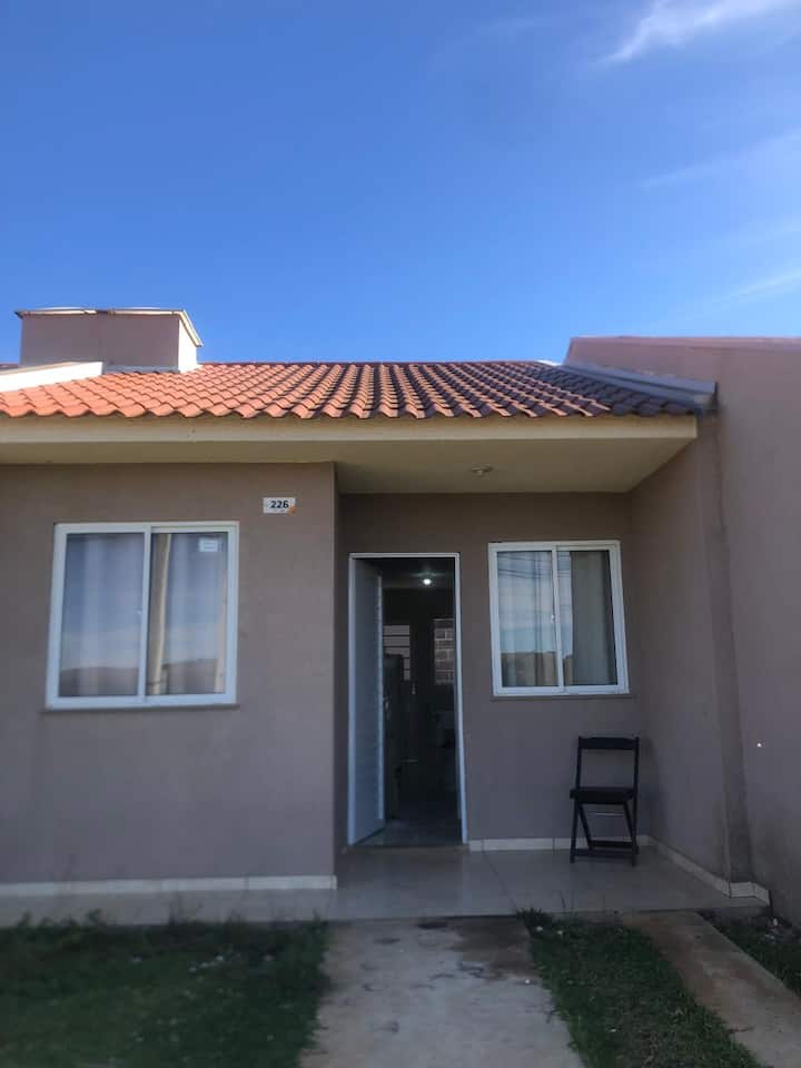 Espaço Inteiro: Casa Em Uvaranas, Ponta Grossa - Castro