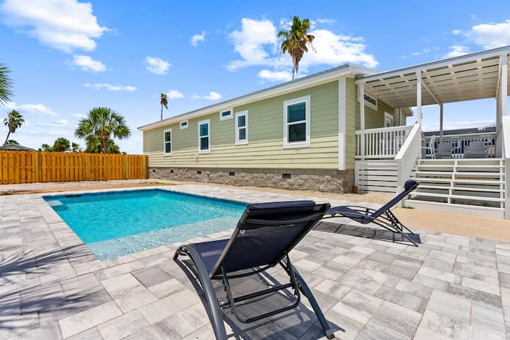 Lazy Palms | Private Pool + Pet Friendly - Mexico Beach, FL