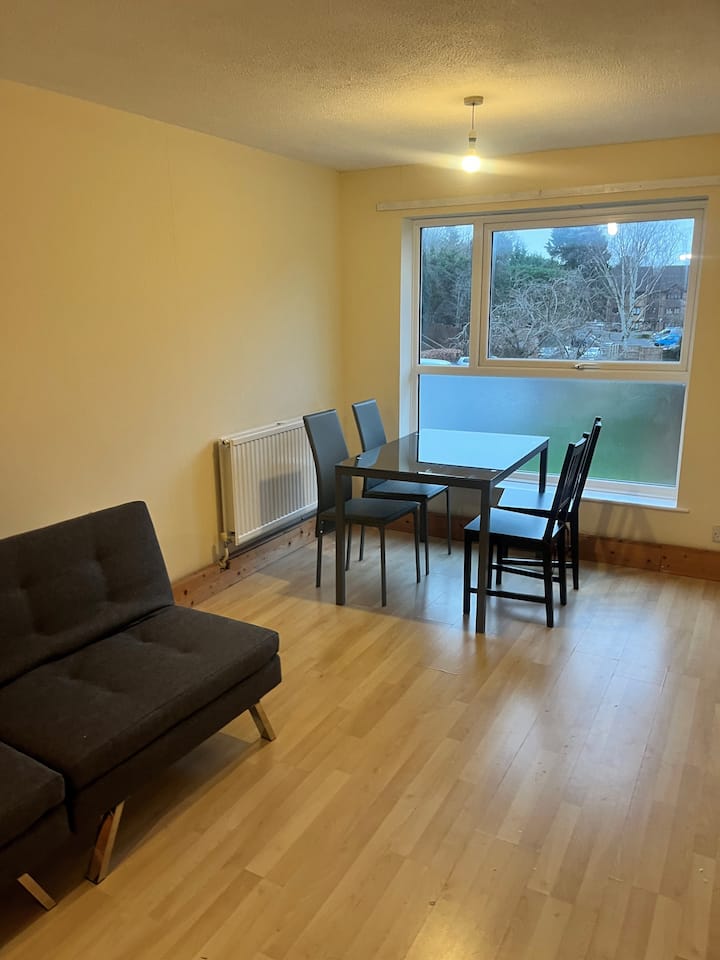 Large 2 Bed Flat - 1 Week Minimum Rental - Watford