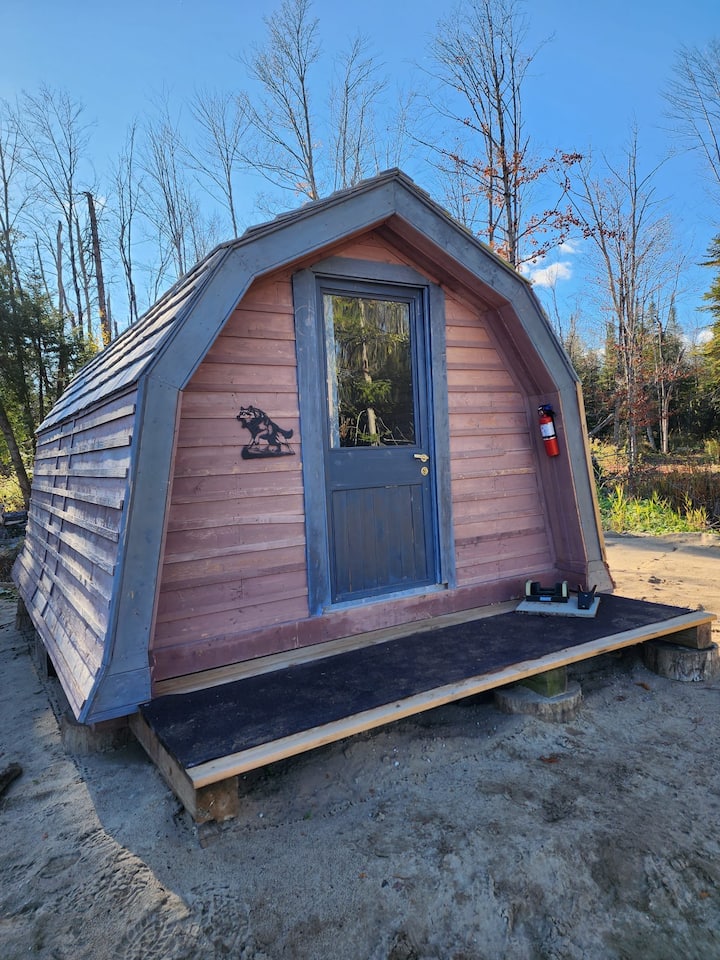 Off-grid Rustic Escape: Trails, Pond And Sauna - Kawartha Lakes