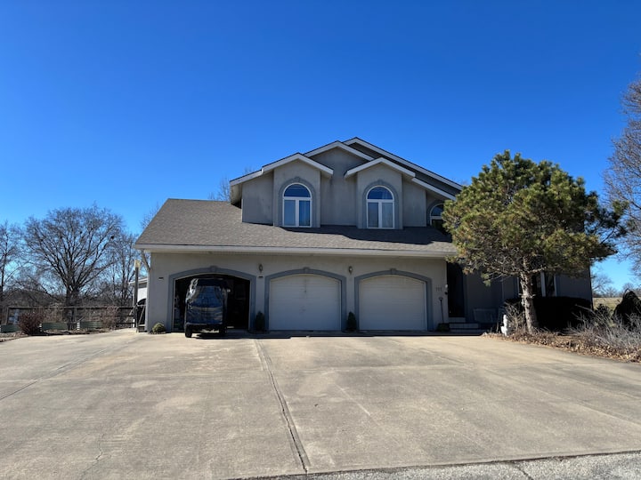 Racquet Ball Court.
Pool Table- Family Friendly - Aspen Lake, Lathrop