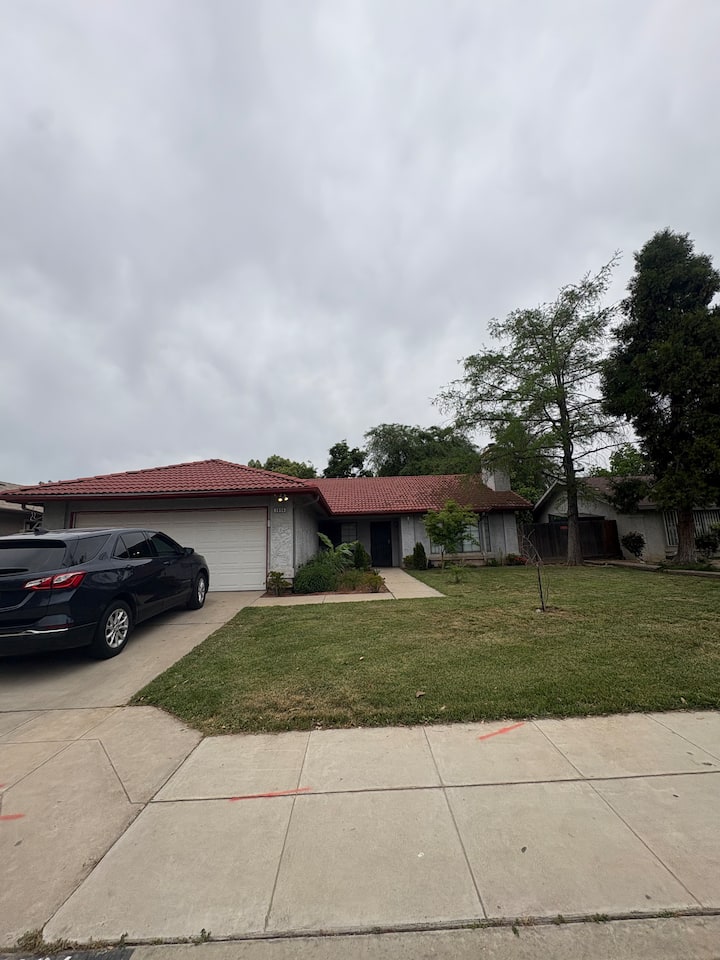 Beautiful Family Home, Comfortable And Welcoming - Fresno, CA
