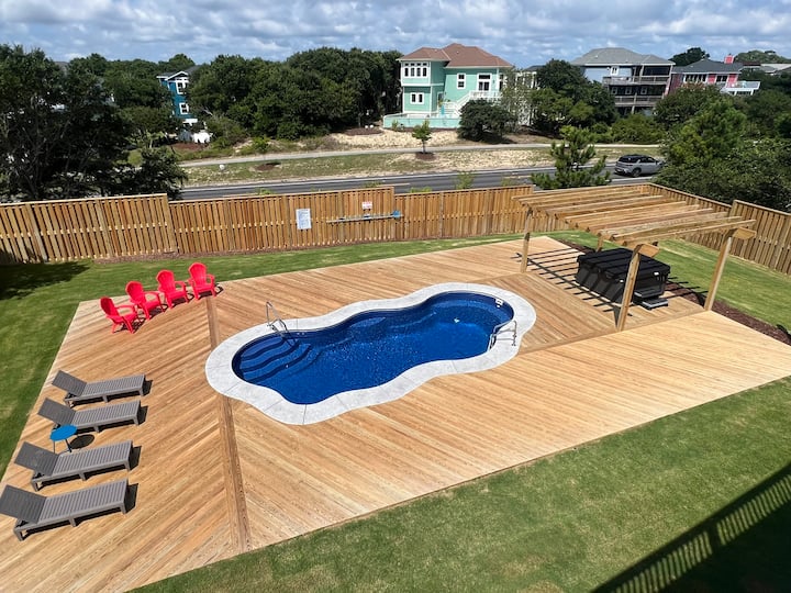 Whalehead Oasis: Walk To Beach & Private Pool - Corolla, NC