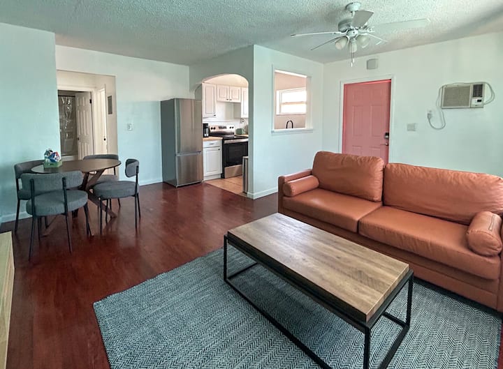 Oasis Palms - Premier 1 Bedroom King - 2nd Floor - Treasure Island, FL