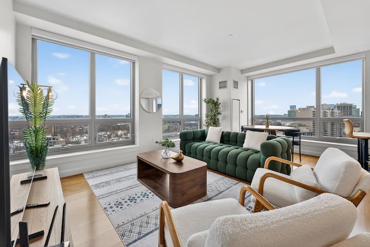 2br/2ba Downtown | Skyline Views + Luxury Comfort - Boston, MA