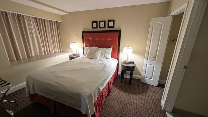 One Bedroom Ocean Front | Free Parking + Pool - Atlantic City, NJ