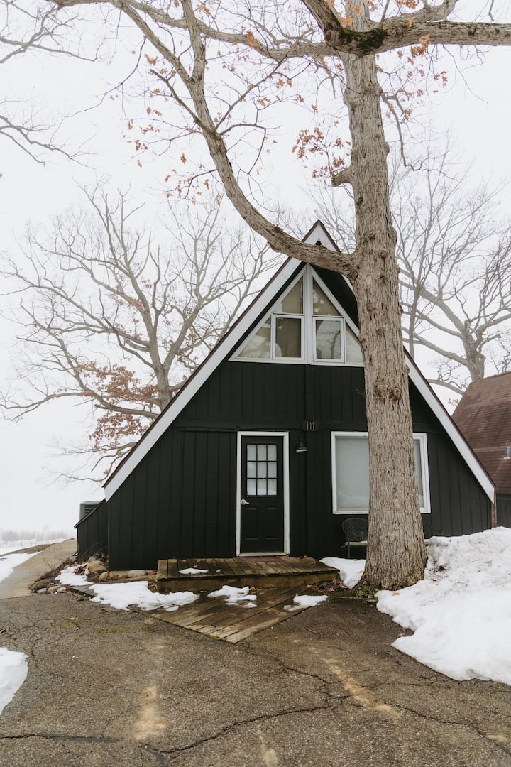 Lakeside Chalet (111) *No Cleaning Fee* - Berrien Springs, MI