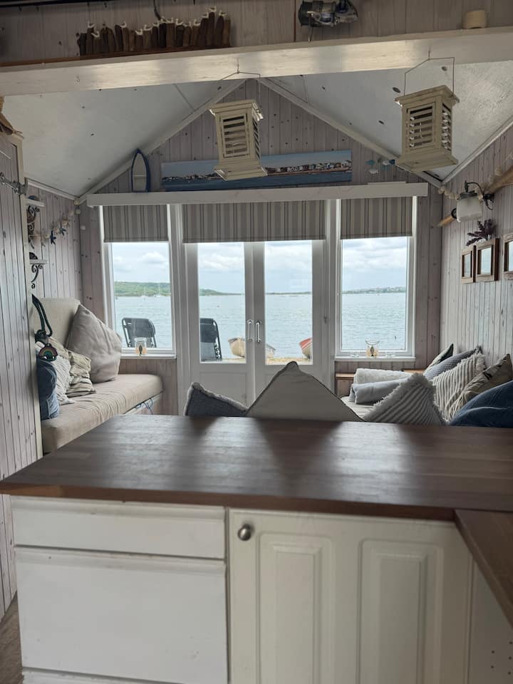 Waterside Beach Hut - Mudeford
