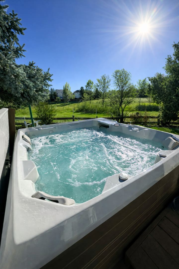 Ranch Retreat W/ Hot Tub & Open Space - Highlands Ranch, CO
