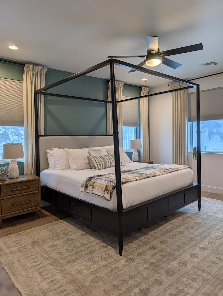 Luxe Mountain Escape | Hot Tub & Pool Table - Flagstaff, AZ