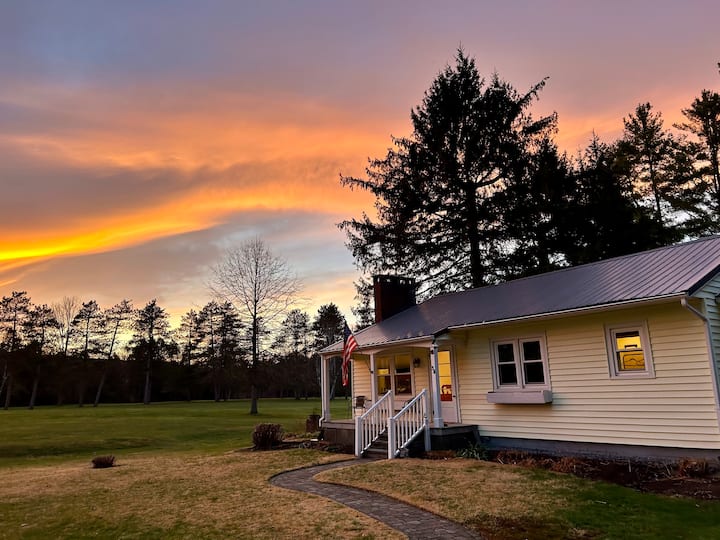 See & Hear Casv + Golf Course Views – Hole In One - Oneonta, NY