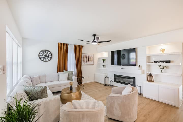 Oak Forest Retreat | Sleeps 13 | Near Heights - 휴스턴