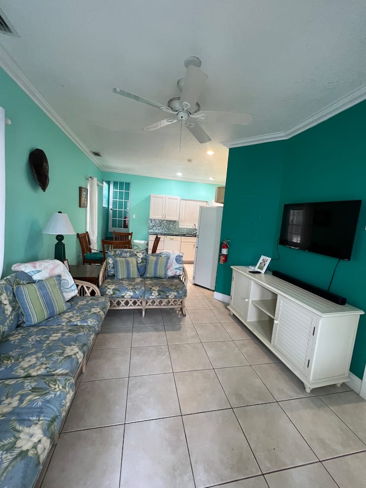 Cottage By The Sea ~Family Friendly 2-bedroom & Ac - Cayman Islands