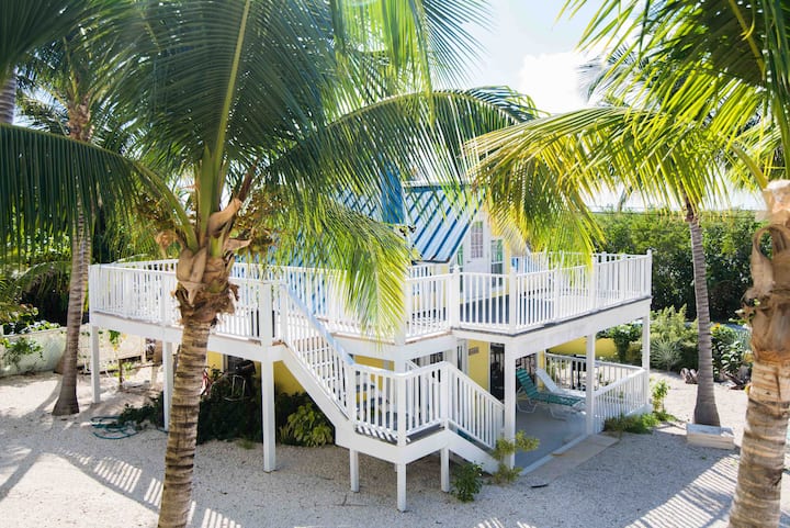 Cottage By The Sea ~Family Friendly 2-bedroom & Ac - Cayman Islands