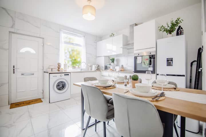 White Marble Residence | Free Parking | 12ppl - Hathersage
