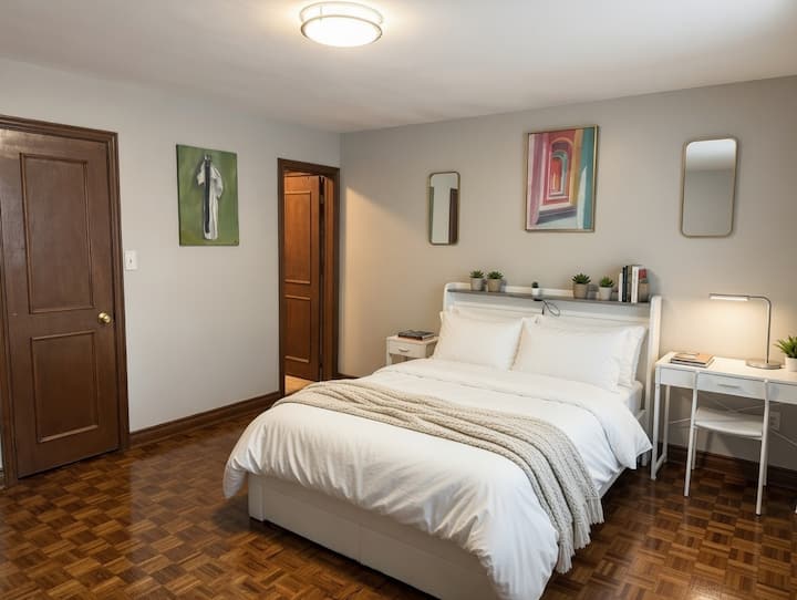 Master Suite | Ensuite Bath + Walk-in Closet - Ontario