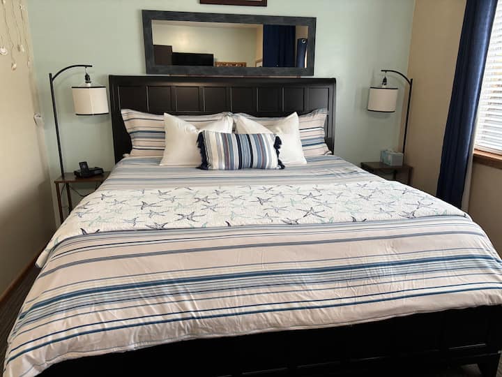 A Charming Apartment In Downtown Seldovia, Alaska - Seldovia, AK