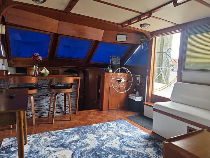 Dauphine 42ft Motor Yacht - Covington, LA