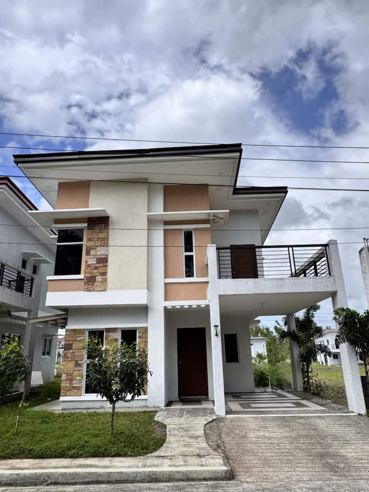 Modern Luxe Home | 24/7 Gated | Prime Spot - Bacolod