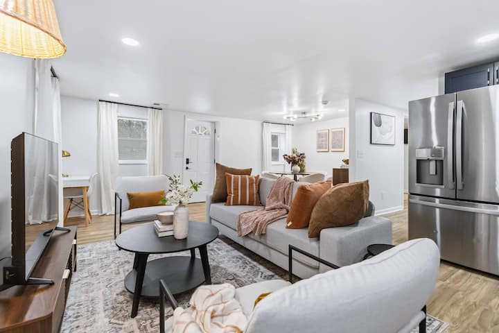 Renovated Home Near Caromont & Charlotte | Parking - 達拉斯