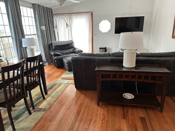 Bluff Top Apartment With View - Dubuque, IA