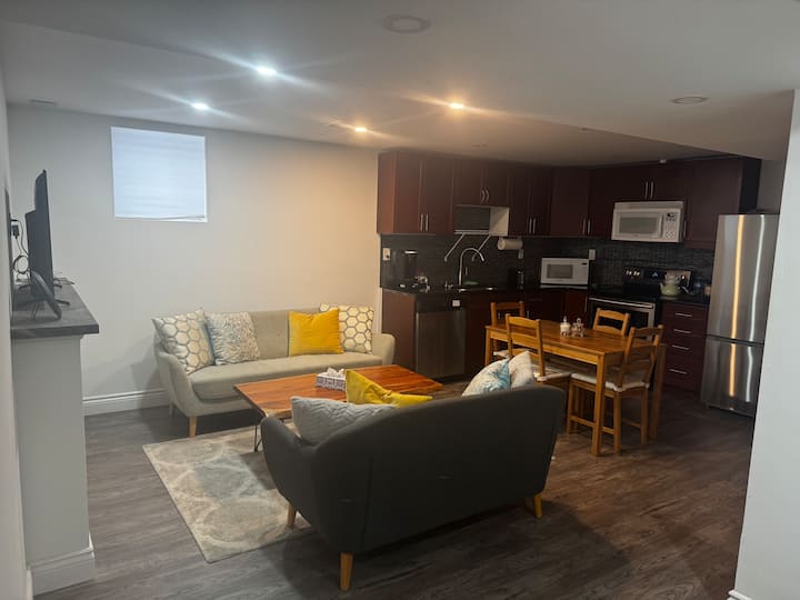 Basment Unit - Aurora