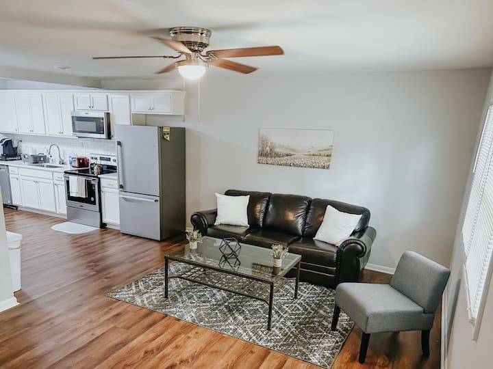 Elegant 2br In North Hills - Raleigh, NC