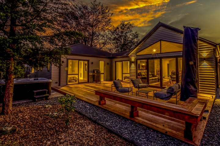 Deckside Spa Getaway - Hanmer Springs