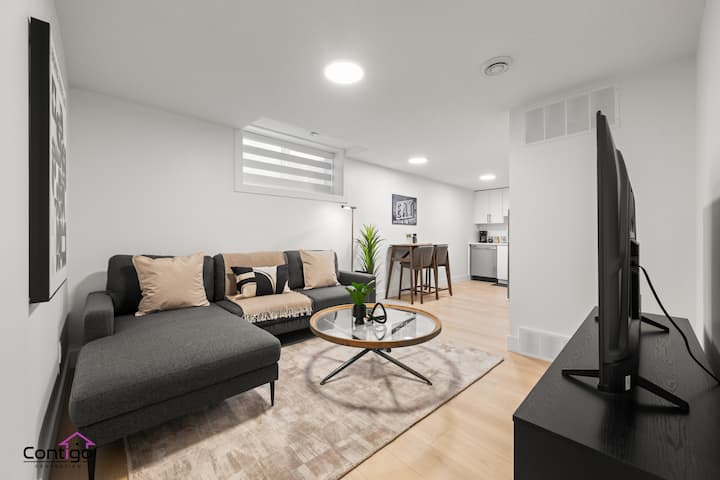 The Grande Suite | Near Dt And Wem | 2bd | Central - Edmonton