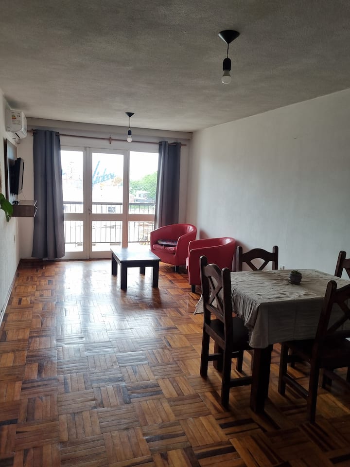 Apartamento En Tres Cruces - Montevideo