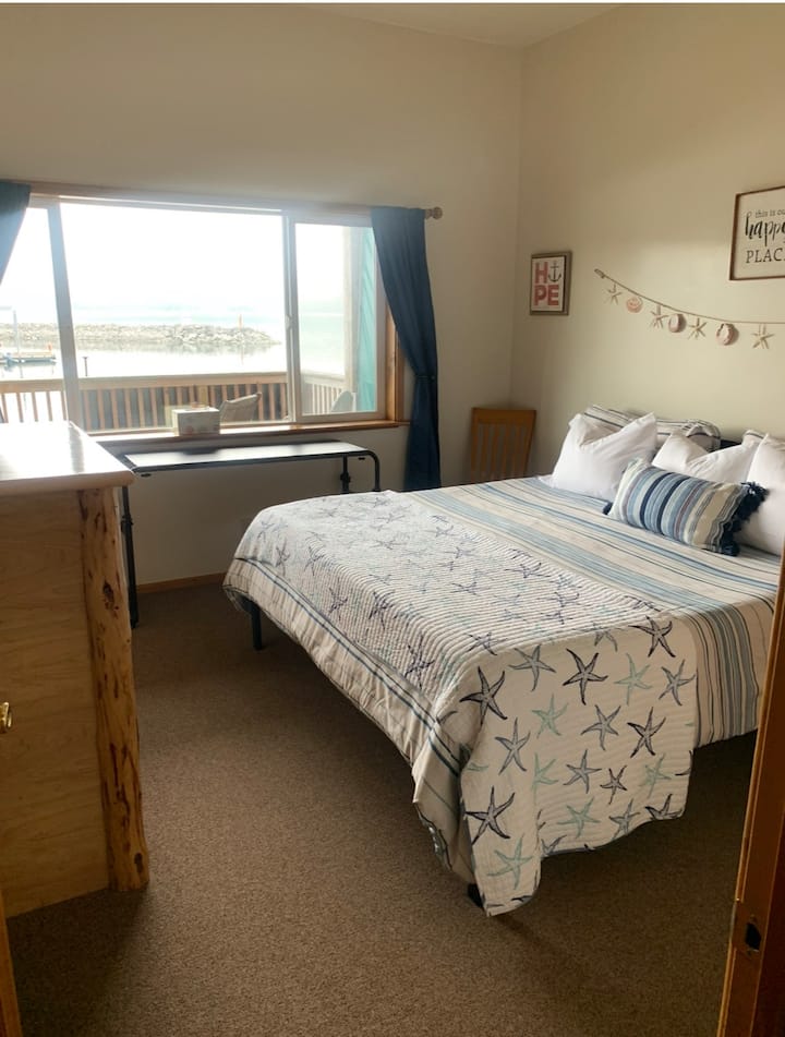 Second Floor Apartment On The Seldovia Boat Harbor - Seldovia, AK