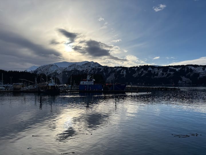 Full Amenity Apartment On The Seldovia Boat Harbor - Seldovia, AK