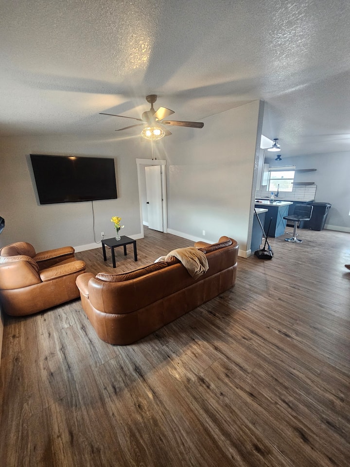 Quiet 4br Tonopah Retreat – Modern & Fully Updated - Buckeye, AZ