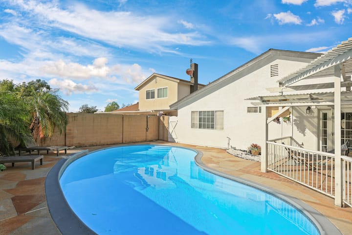Stylish 4br House With Private Pool - Cypress, CA