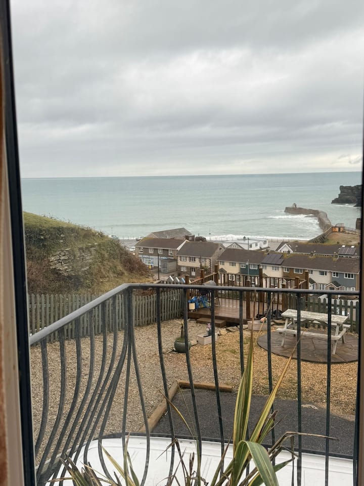 Portreath Beach And Seaview House - Porthtowan