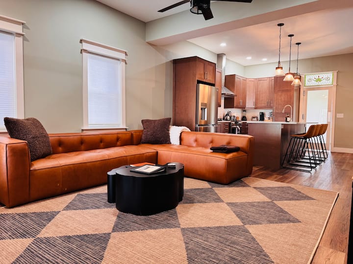 The 4th St. Retreat | A Chíc Stay In The ‘08 - Fort Wayne, IN