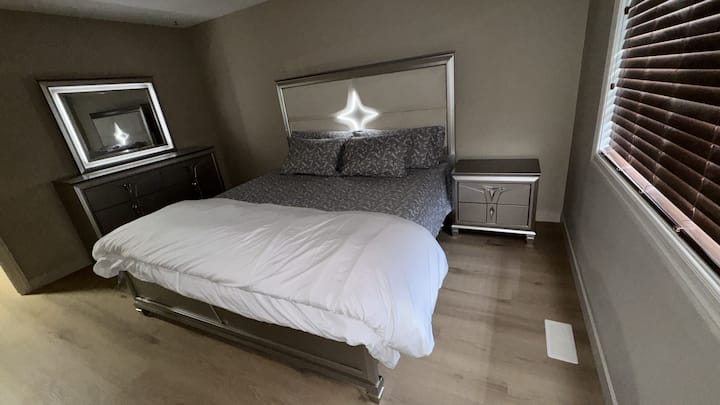 Fun Pet-friendly 2br Duplex W/ Bonus Basement - Fort Saskatchewan