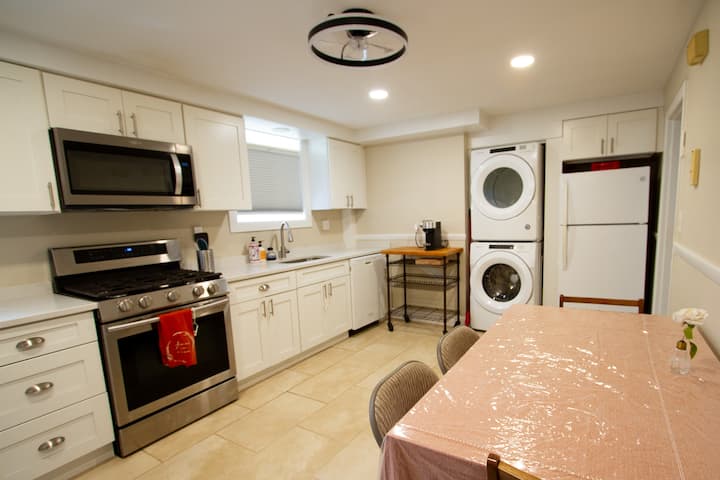 Cozy 2br Suite W/full Kitchen + In-unit Laundry - Boston, MA