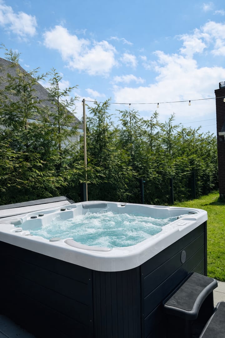 Walk To Beach! Hamptons Cottage W/ Hot Tub & Pool - The Hamptons, NY