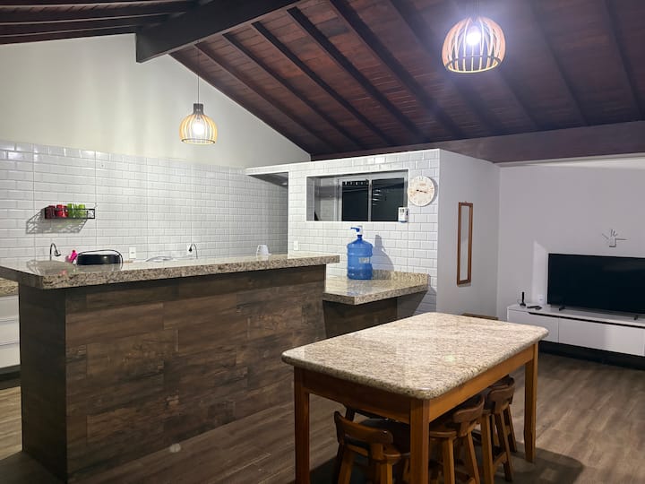 Apto Estilo Chalé No Centro/ Acomoda 5 Pessoas - Pouso Alegre