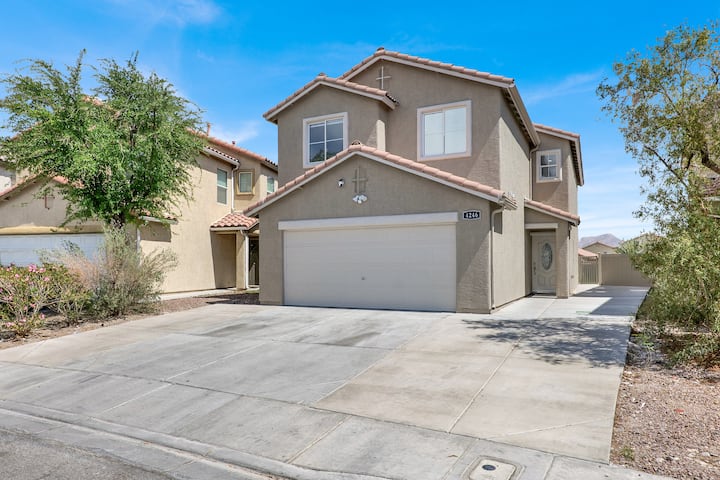 Kick Back In This Fresh Fully Renovated Home - Las Vegas