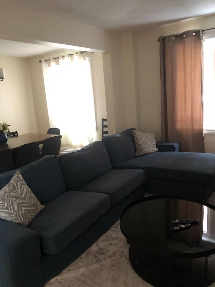 House Sleeps 8 Good Location! - Hamilton