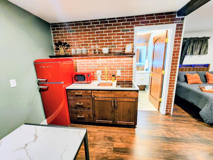 Lamplight Luxe - Iowa