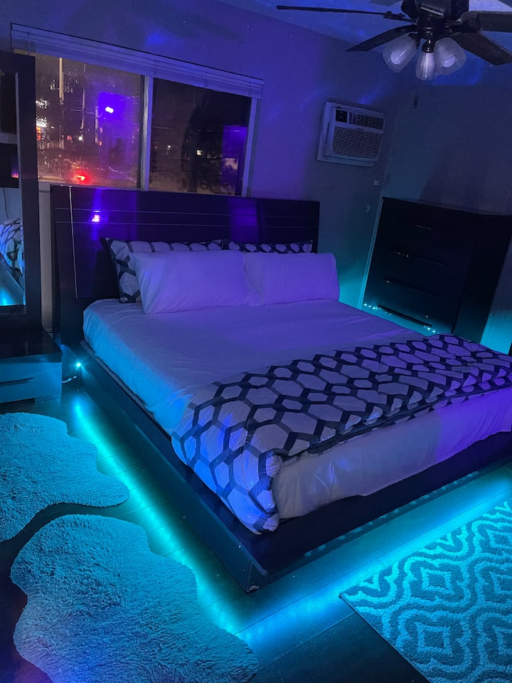 Exotic & Entertaining Getaway - Lynwood, IL