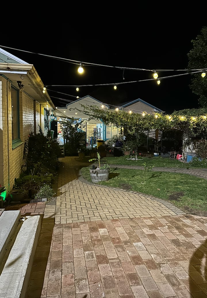 1849 @ The London - Bed In Female Share Room - Albany