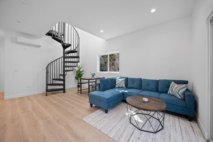 Iconic Venice Living By Colby & Conrad - Santa Monica, CA