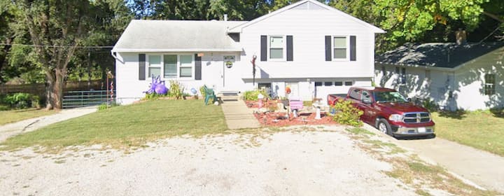 Burns Bungalow - Gladstone, MO