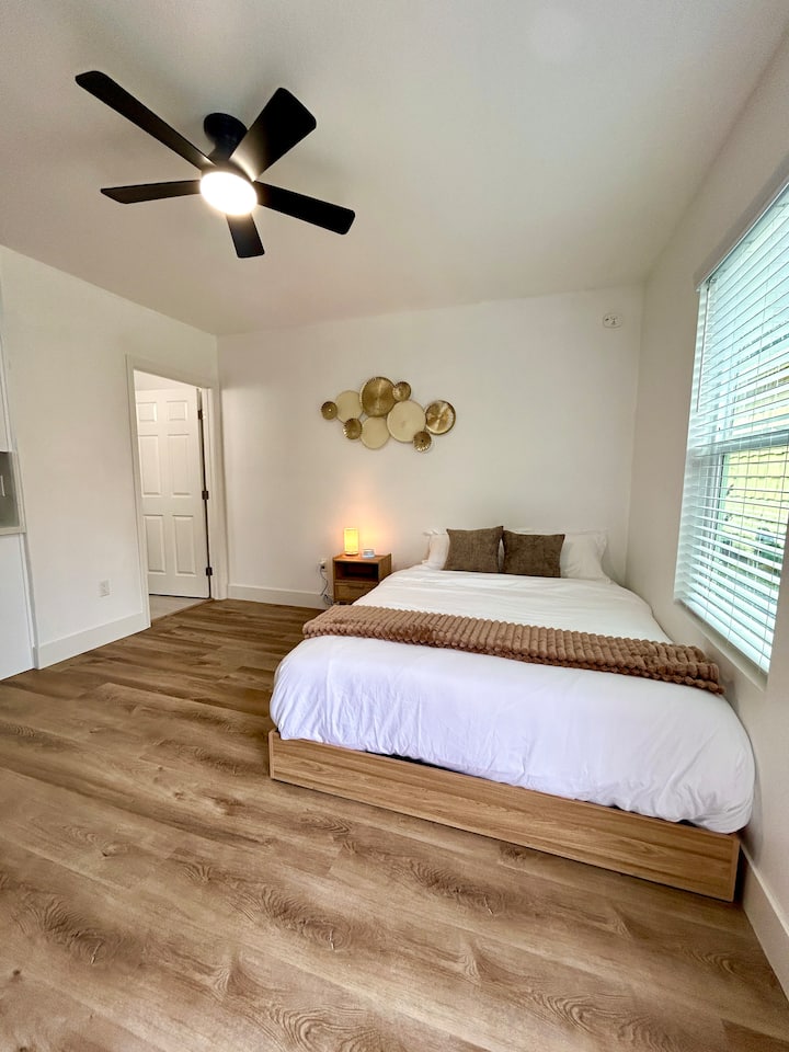 Modern Cozy Studio (Unit A) - Modesto, CA