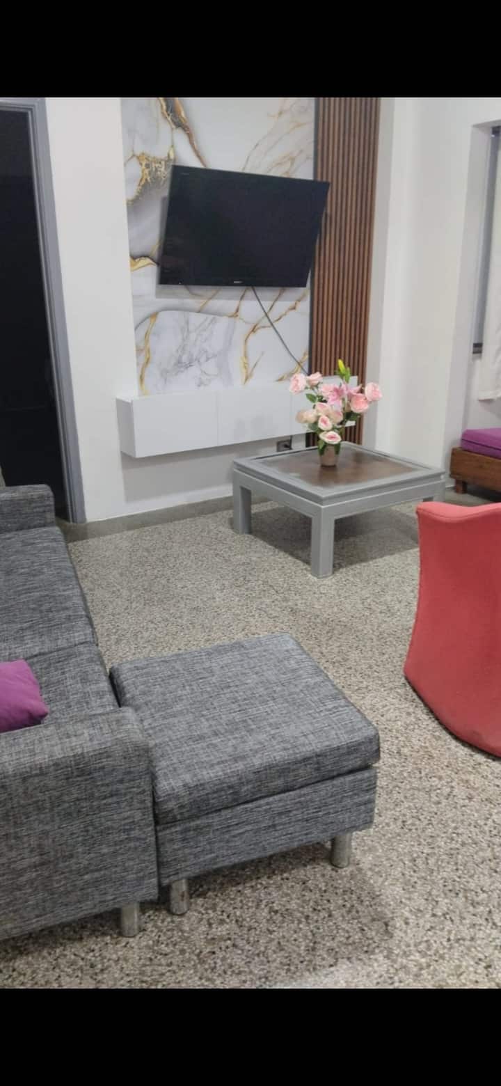 Centrico Y Comodo Apto Ubicado En La Av. Victoria - Caracas