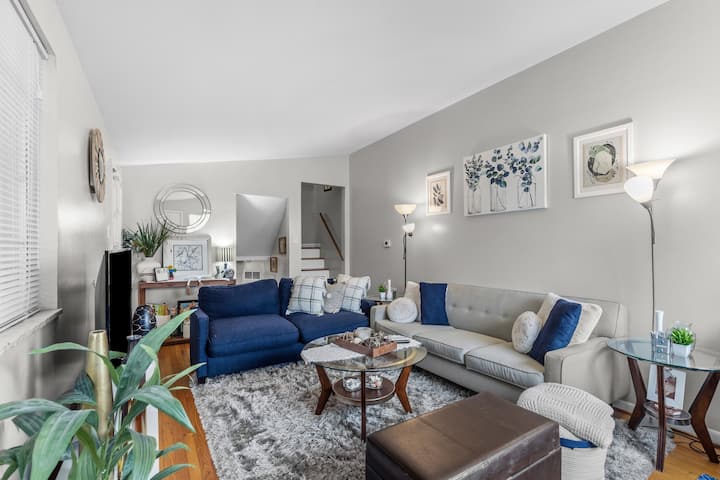 Serene Kirkwood Stay – Private Modern Room - Kirkwood, MO